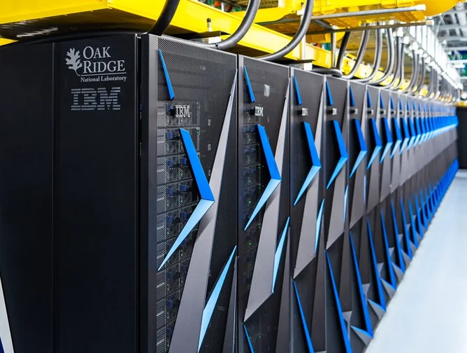 Quantum Computer vs Supercomputer: Key Differences Explained | SpinQ